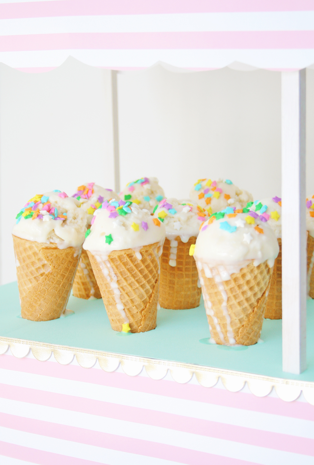 DIY Ice Cream Tabletop Stand